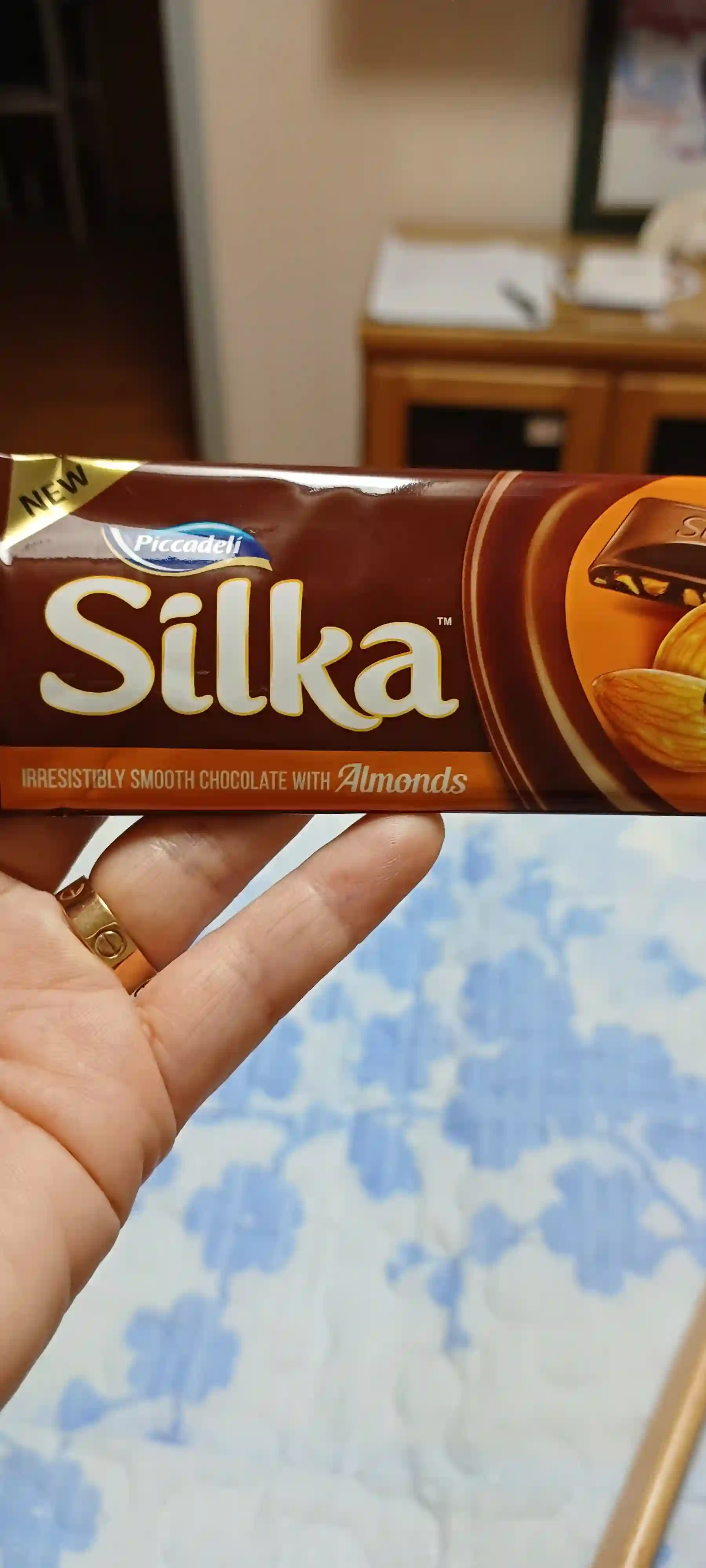 Piccadeli Silka Chocolate with Almonds 후기｜다이어트 중 저녁으로 괜찮을까?
